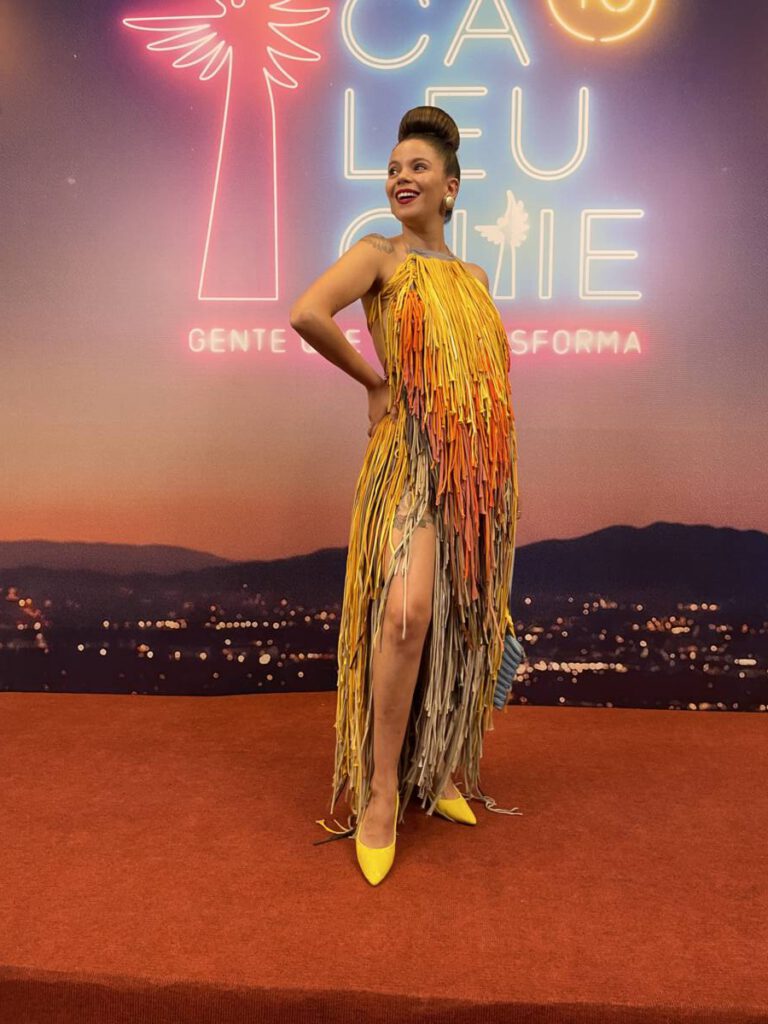 Temuquense Daniela Seguel asiste a Premios Caleuche con vestido creado ...